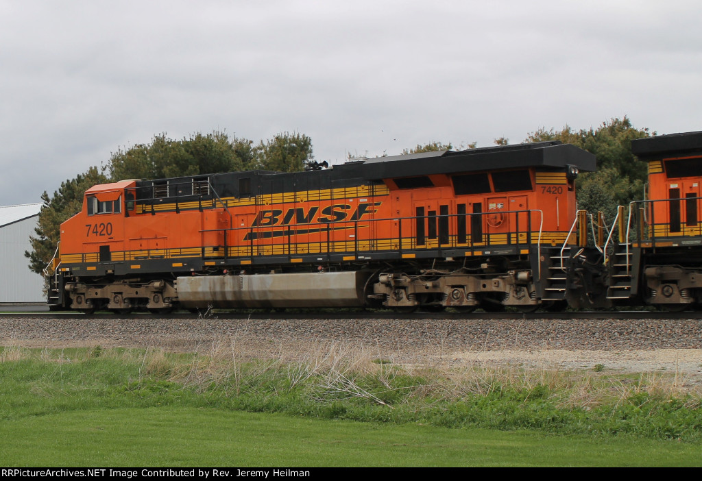 BNSF 7420 (1)